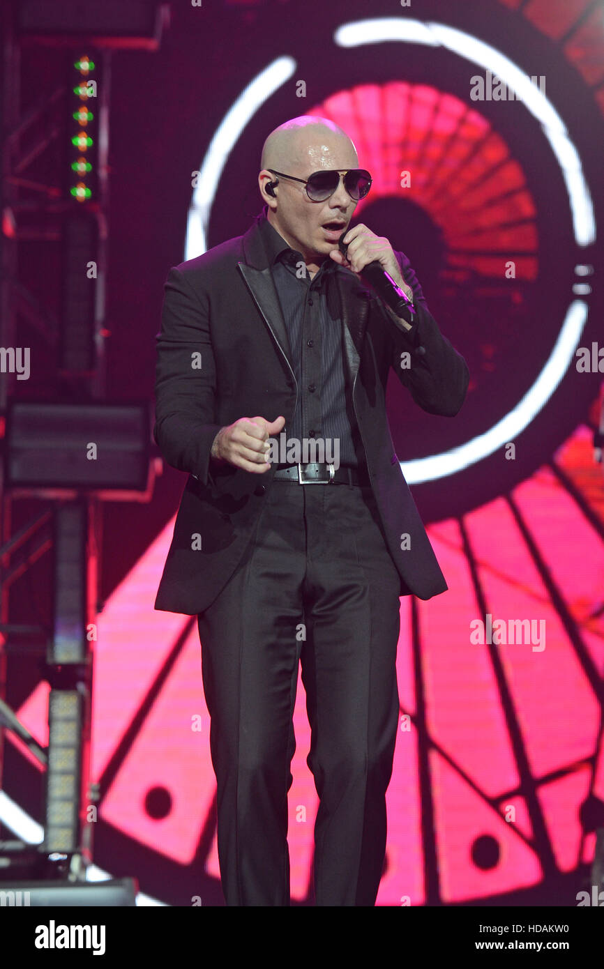 Hollywood, California, USA. 09th Dec, 2016. Pitbull performs at Hard ...