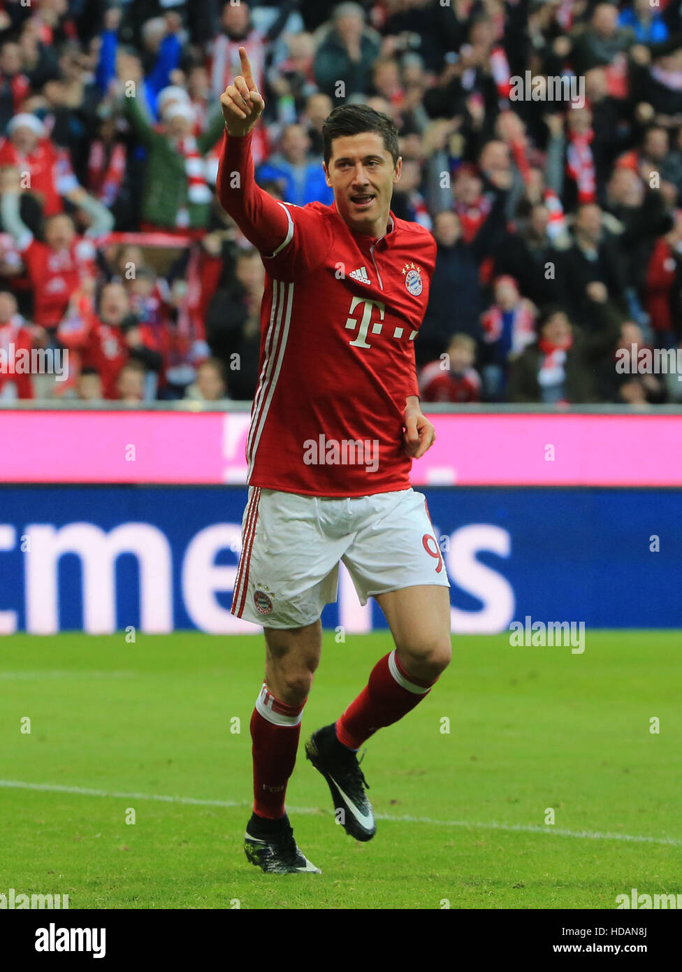 Munich, Germany. 10th Dec, 2016. Bayern's Robert Lewandowski celebrates ...
