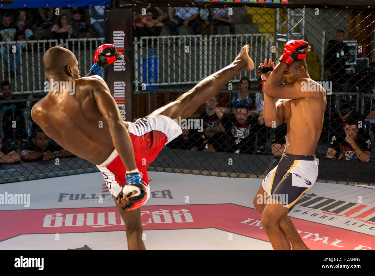 Curitiba, Brazil. 10th Dec, 2016. Mark Dhalsin won Alan Silverio on a ...