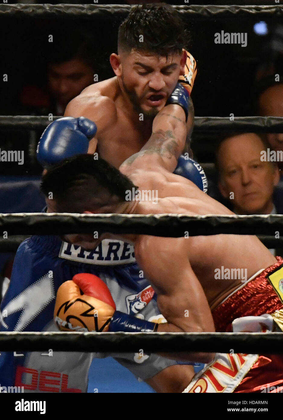 Los Angeles CA. 10th Dec, 2016. (in Blue trunks ) Mexico's Abner Mares ...