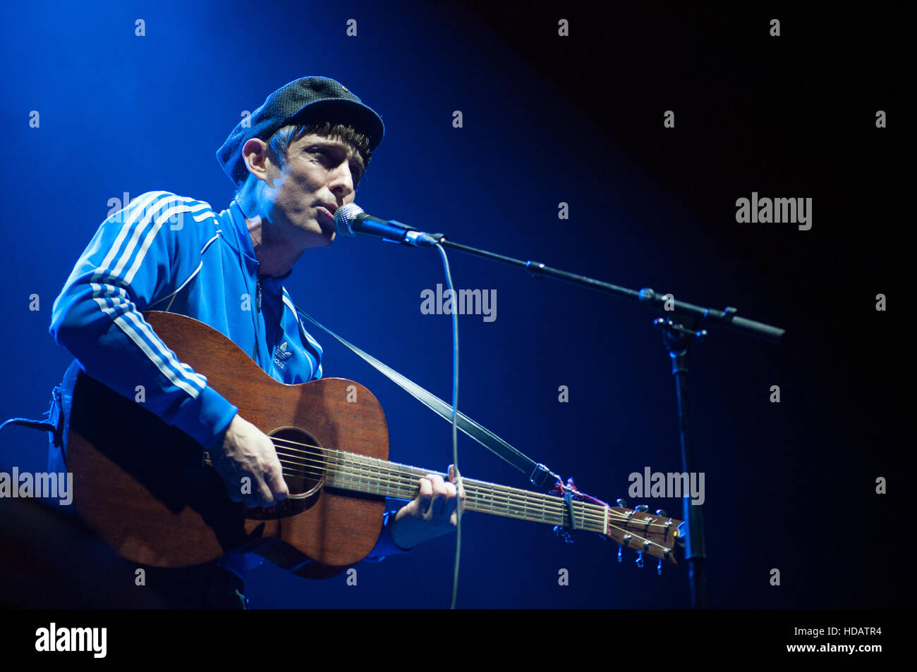 Glasgow, UK. 10th Dec, 2016. Glasgow singer-songwriter Gerry Cinnamon ...