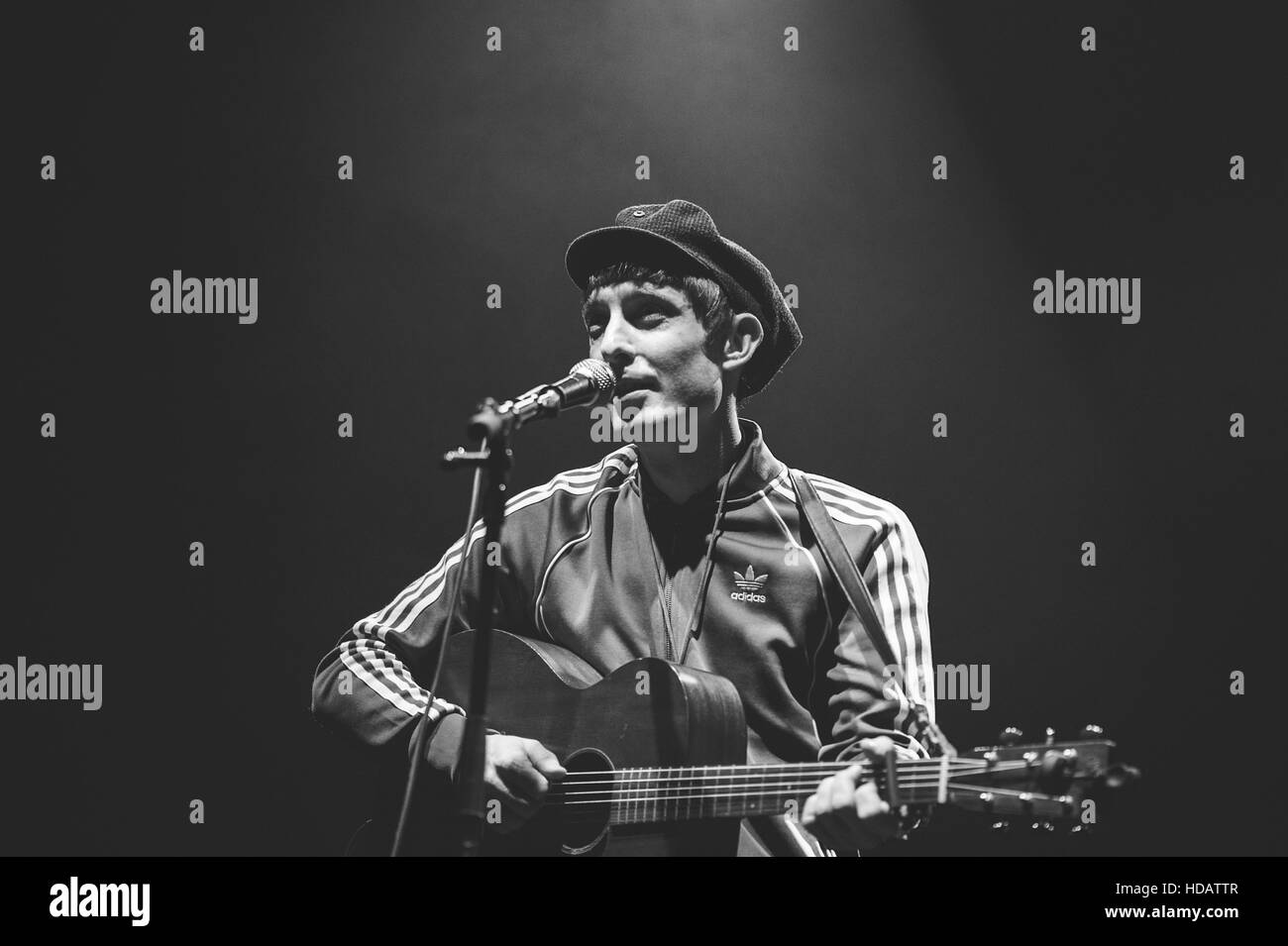 Uk singer tony hi-res stock photography and images - Alamy