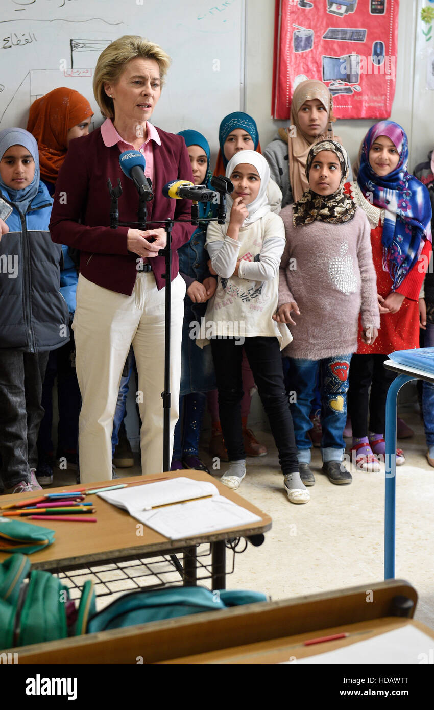 Zaatari classroom hi-res stock photography and images - Alamy