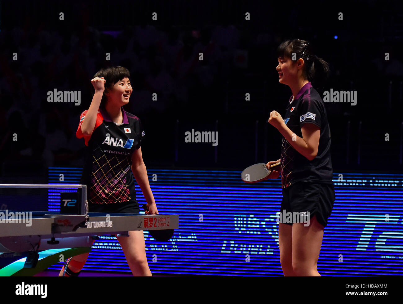 Doha, Qatar. 11th Dec, 2016. Yui Hamamoto (R)/Hina Hayata of Japan ...