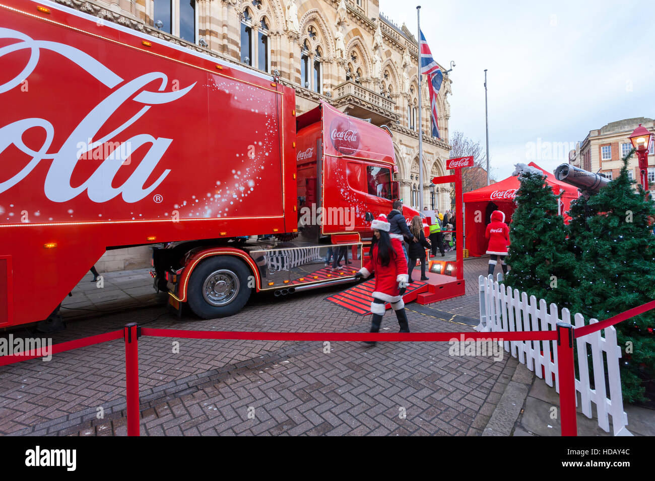 Northampton, UK. 11th December 2016. Coca-Cola Christmas Truck Tour ...