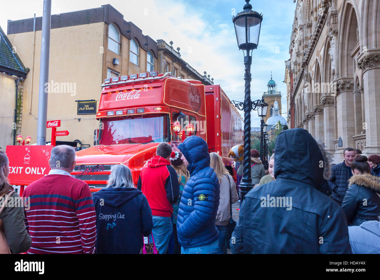 Northampton, UK. 11th December 2016. Coca-Cola Christmas Truck Tour ...