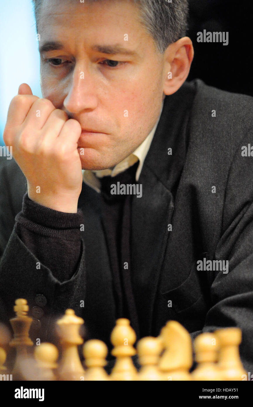 Michael adams chess hi-res stock photography and images - Alamy