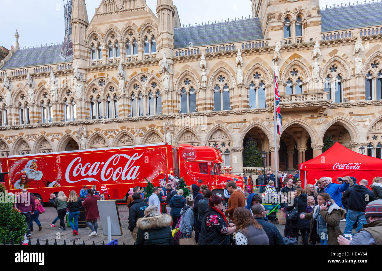 Coca cola christmas truck hi-res stock photography and images - Alamy