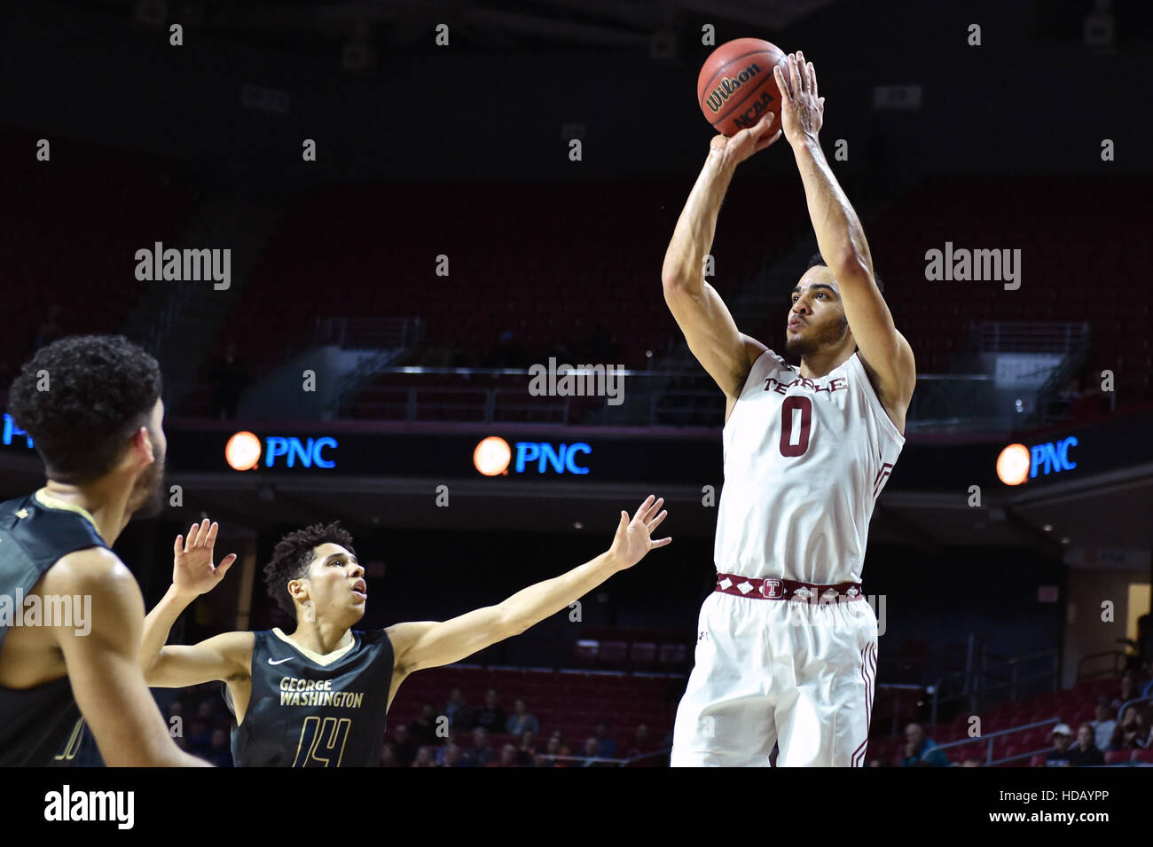Philadelphia, Pennsylvania, USA. 7th Dec, 2016. Temple Owls forward OBI ...