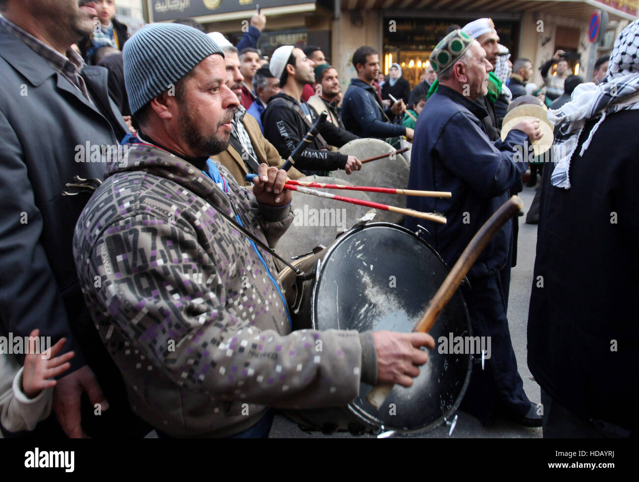 Nablus, West Bank, Palestinian Territory. 11th Dec, 2016. Palestinians ...