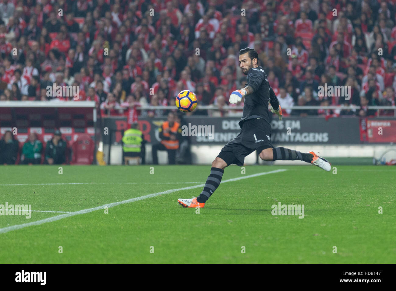 Sporting lisbon goalkeeper rui patricio hi-res stock photography and ...