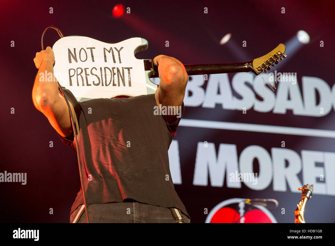 Tom morello singer hi-res stock photography and images - Alamy