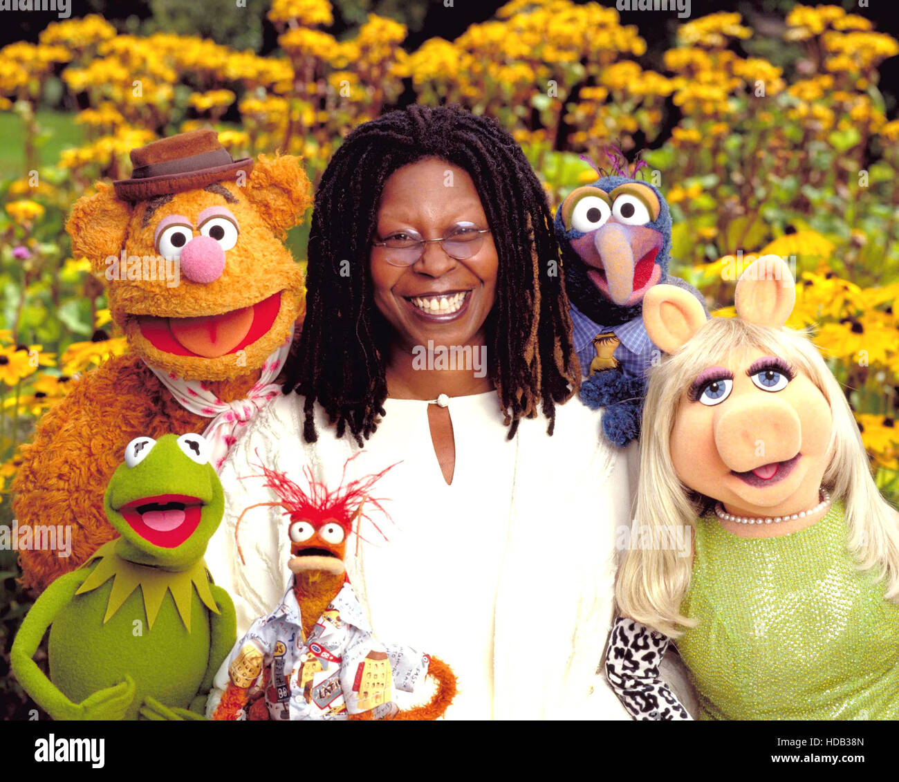 IT'S A VERY MERRY MUPPET CHRISTMAS MOVIE, Pepe the Prawn, Kermit the ...