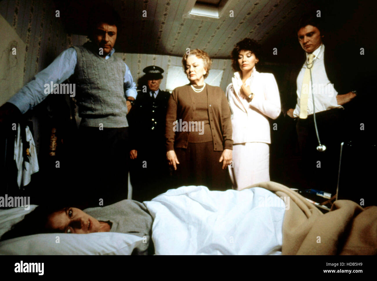MURDER IS EASY, (standing, from left): Bill Bixby, Freddie Jones ...
