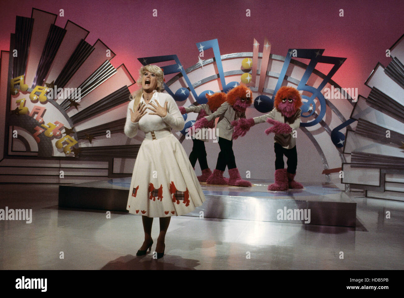 THE MUPPET SHOW, Connie Stevens (front), (Season 1, aired Feb. 26, 1977 ...