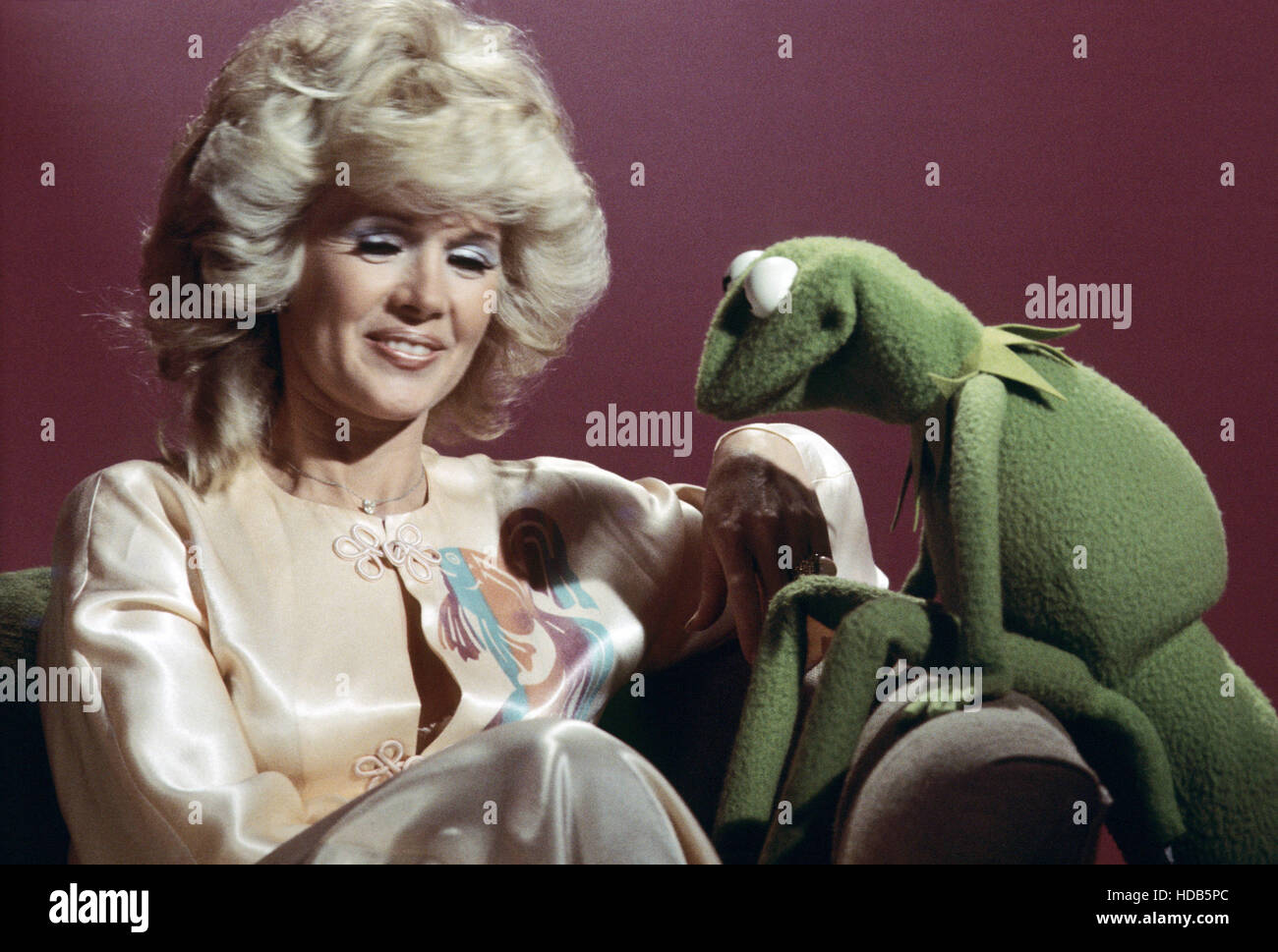 THE MUPPET SHOW, (from left): Connie Stevens, Kermit the Frog, (Season ...