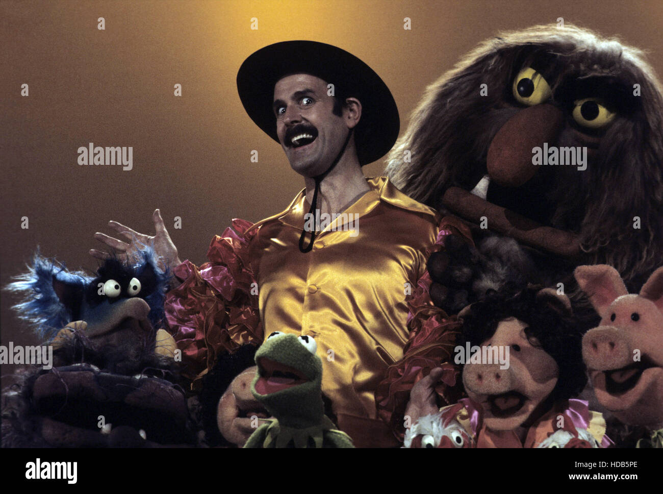 THE MUPPET SHOW, Kermit the Frog (front), John Cleese, Sweetums (rear ...