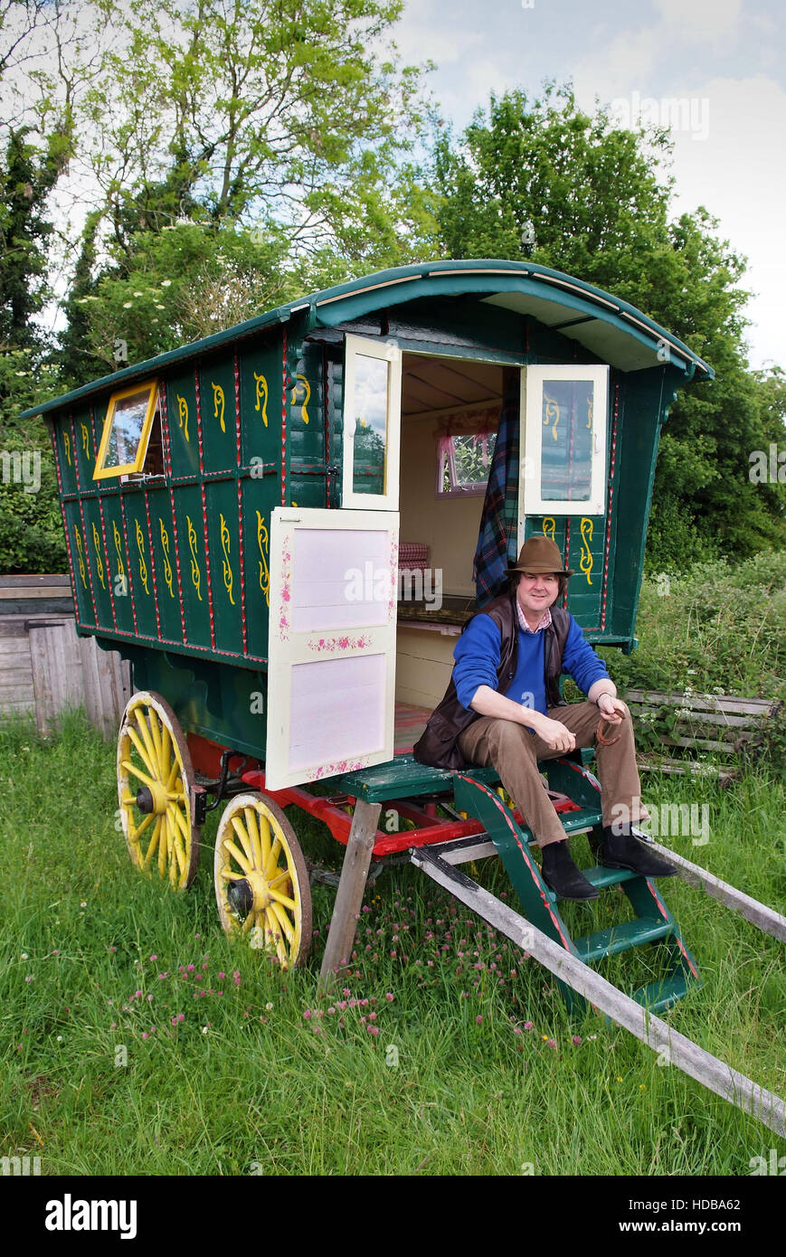 A traditional 19th.century horse drawn Romany gypsy caravan Stock Photo ...