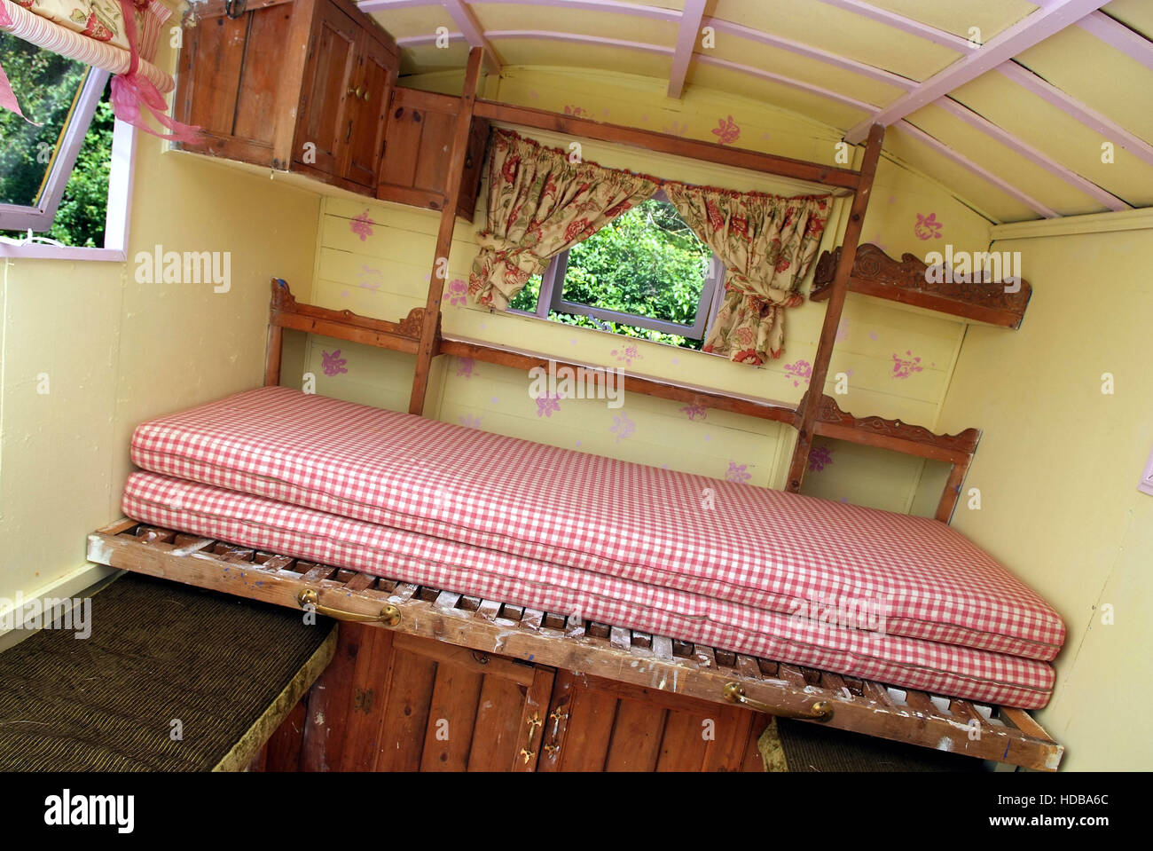Gypsy caravans hi-res stock photography and images - Alamy