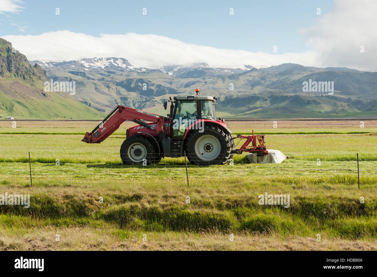 Red tractor hi-res stock photography and images - Alamy