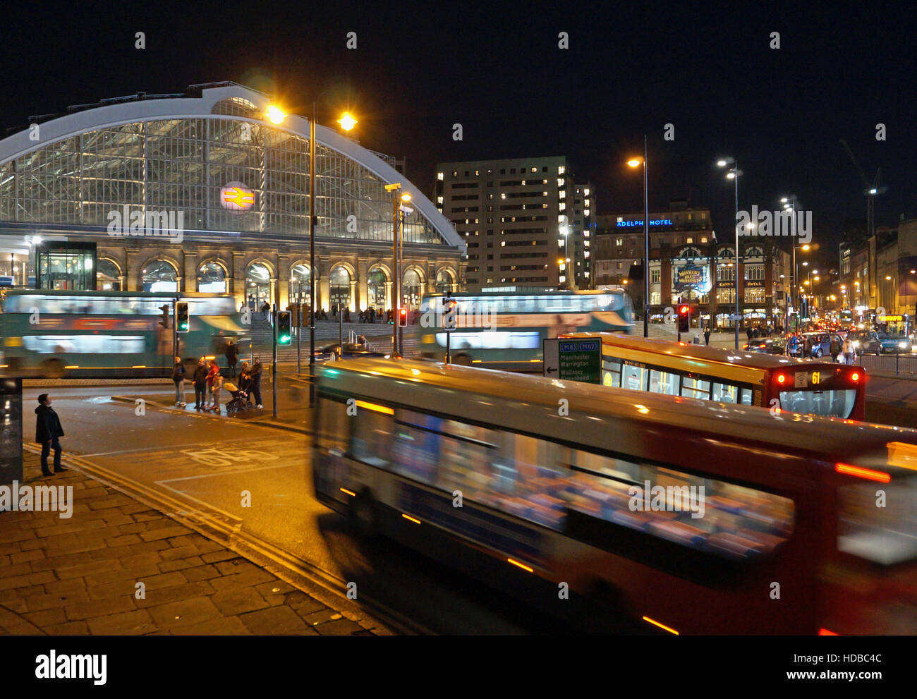 Lime Street Station At Night Stock Photo - Alamy