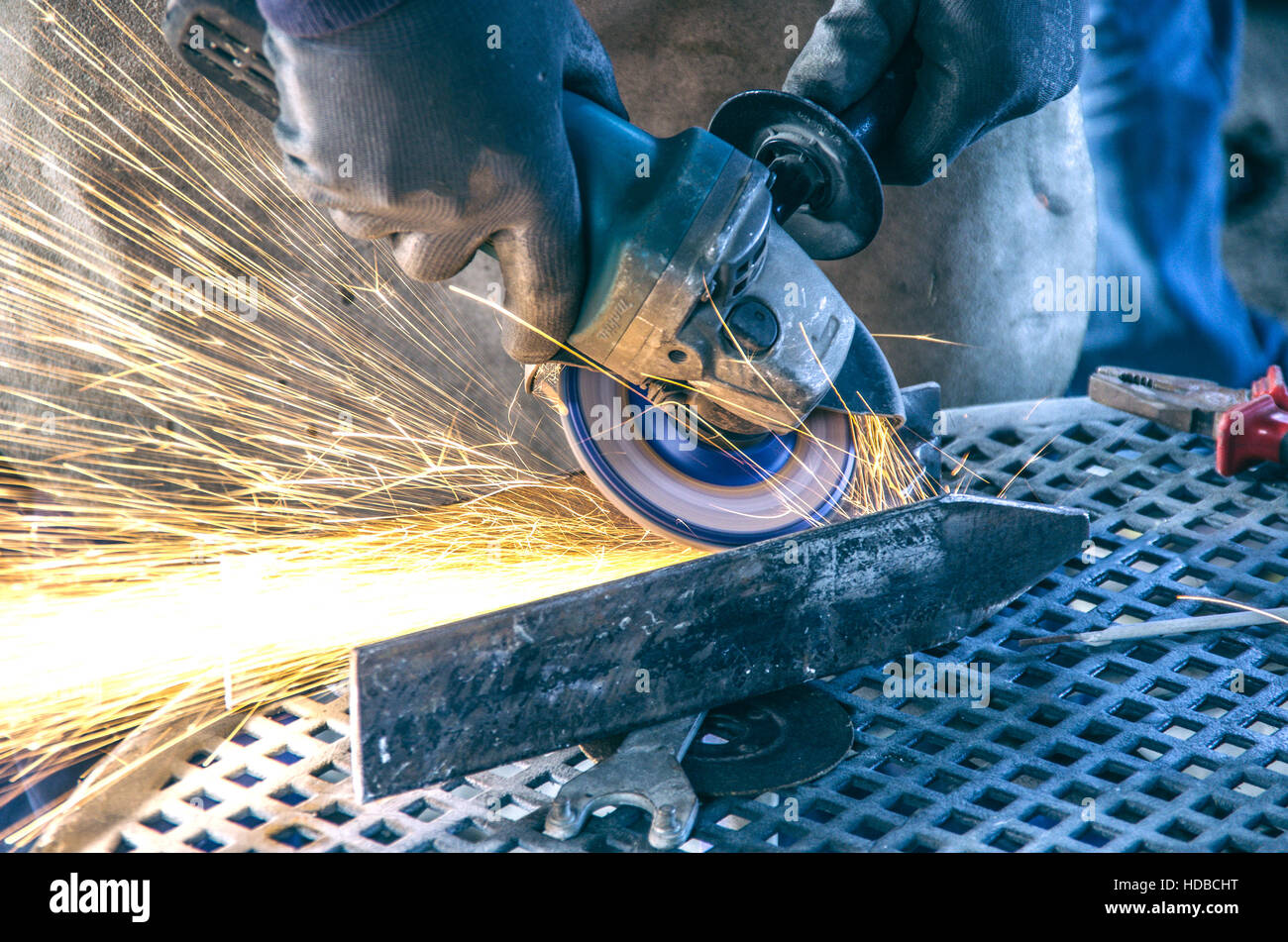 Mechanical worker welding a piece of metal - Man workinng in aofficine ...