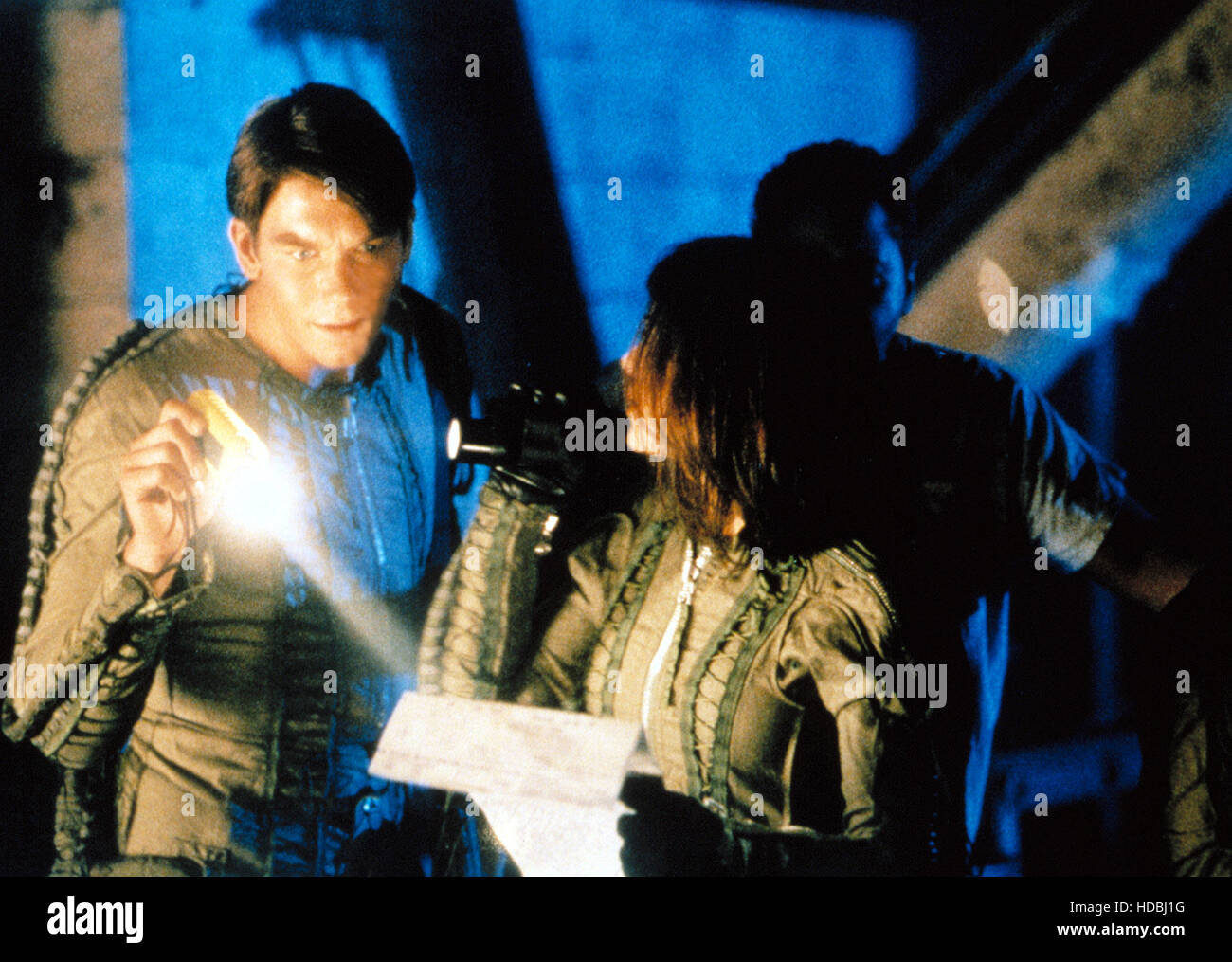 SLIDERS, Jerry O'Connell, Kari Wuhrer, (behind) Cleavant Derricks ...