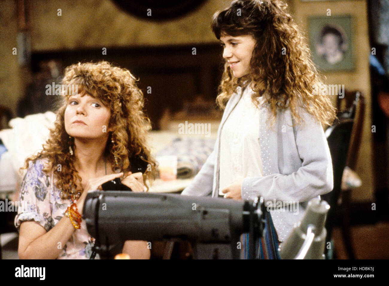 THE TORKELSONS, Connie Ray, Olivia Burnette, (1991 Stock Photo - Alamy