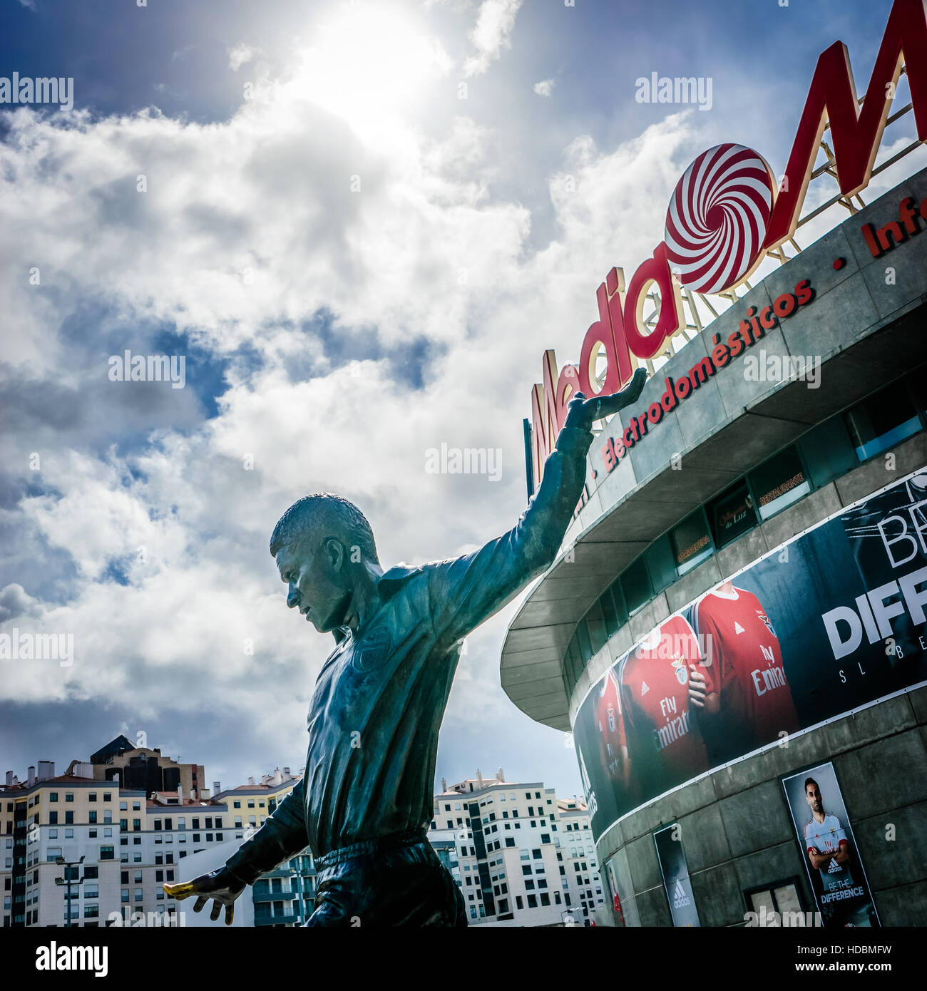 Eusebio statue benfica hi-res stock photography and images - Alamy