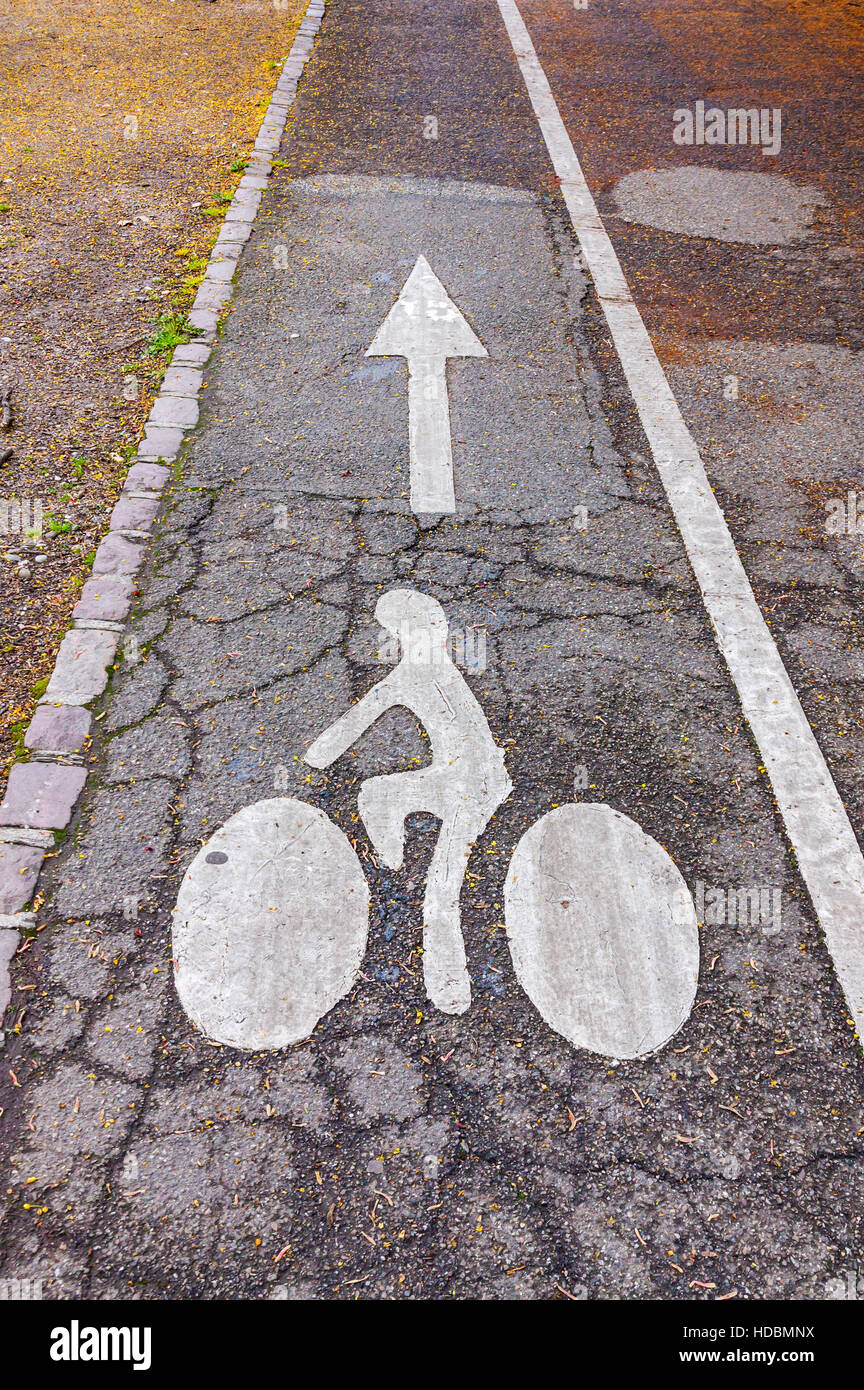 White paint bike lane sign hi-res stock photography and images - Alamy