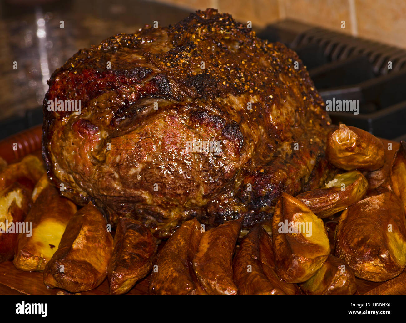 Prime rib roat with potatoes Stock Photo - Alamy