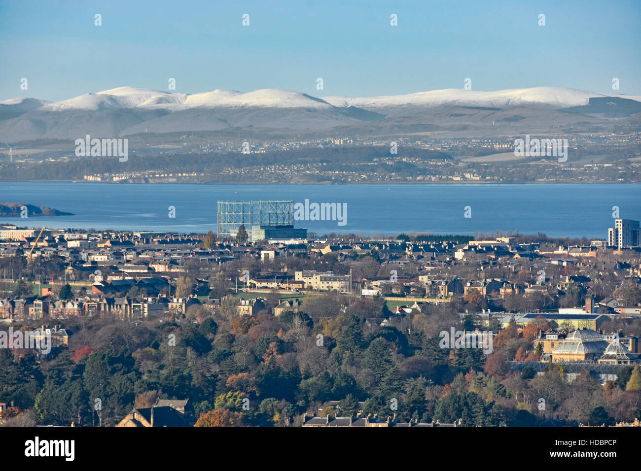 Looking down from top of Carlton Hill over Edinburgh urban sprawl ...