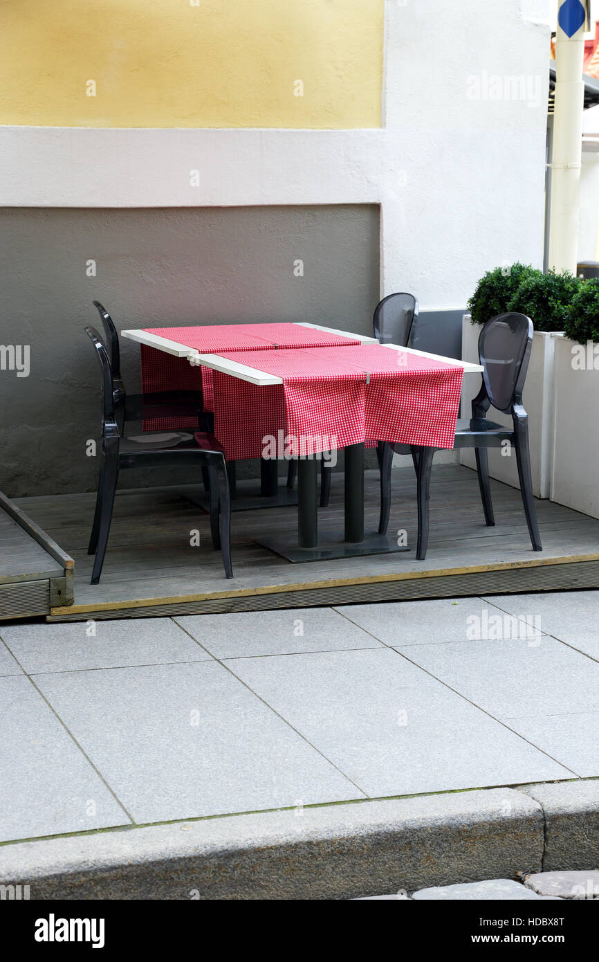 table in the restaurant, on the sidewalk of the street Stock Photo - Alamy