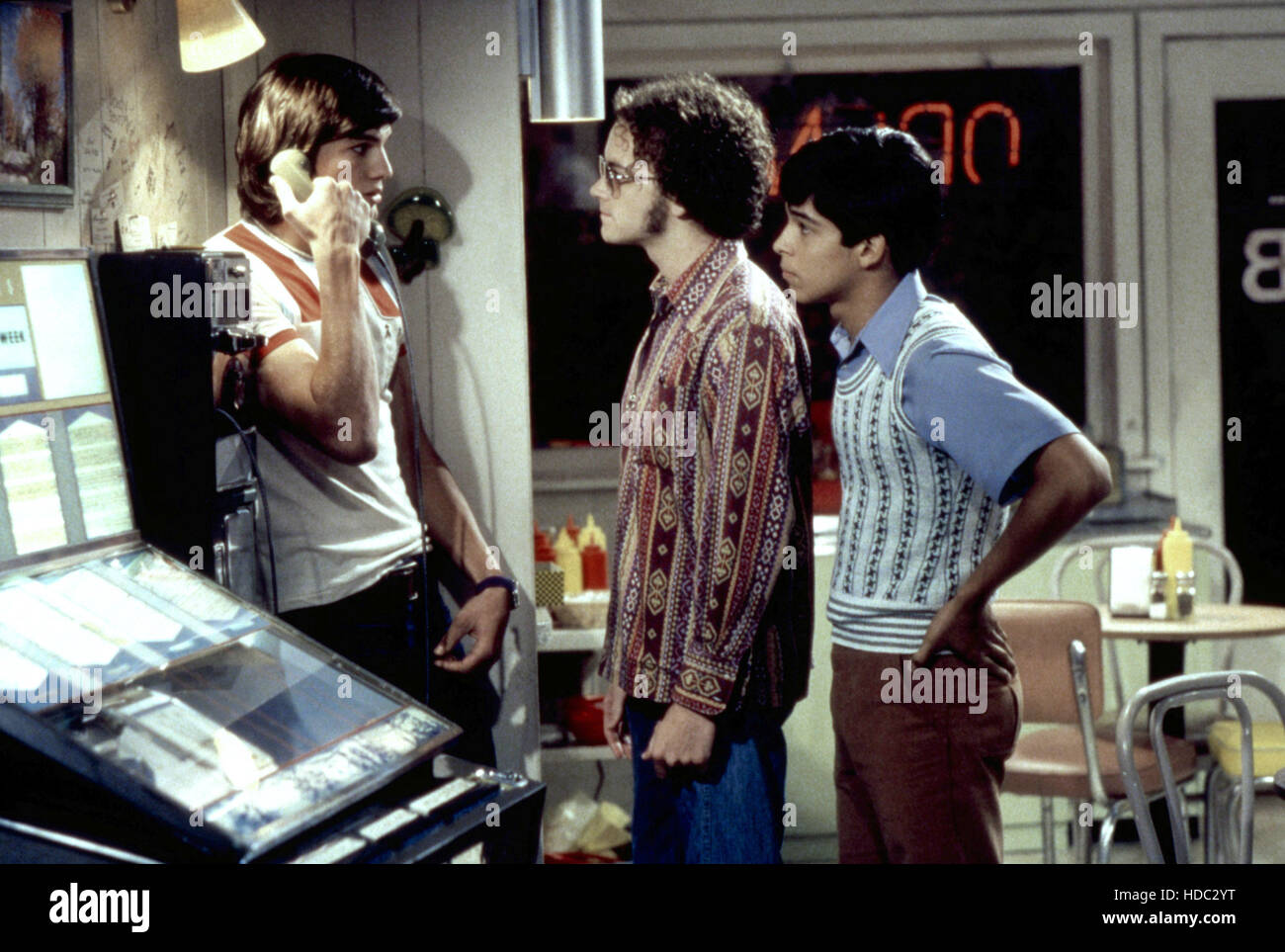 THAT '70S SHOW, (from left): Ashton Kutcher, Danny Masterson, Wilmer ...