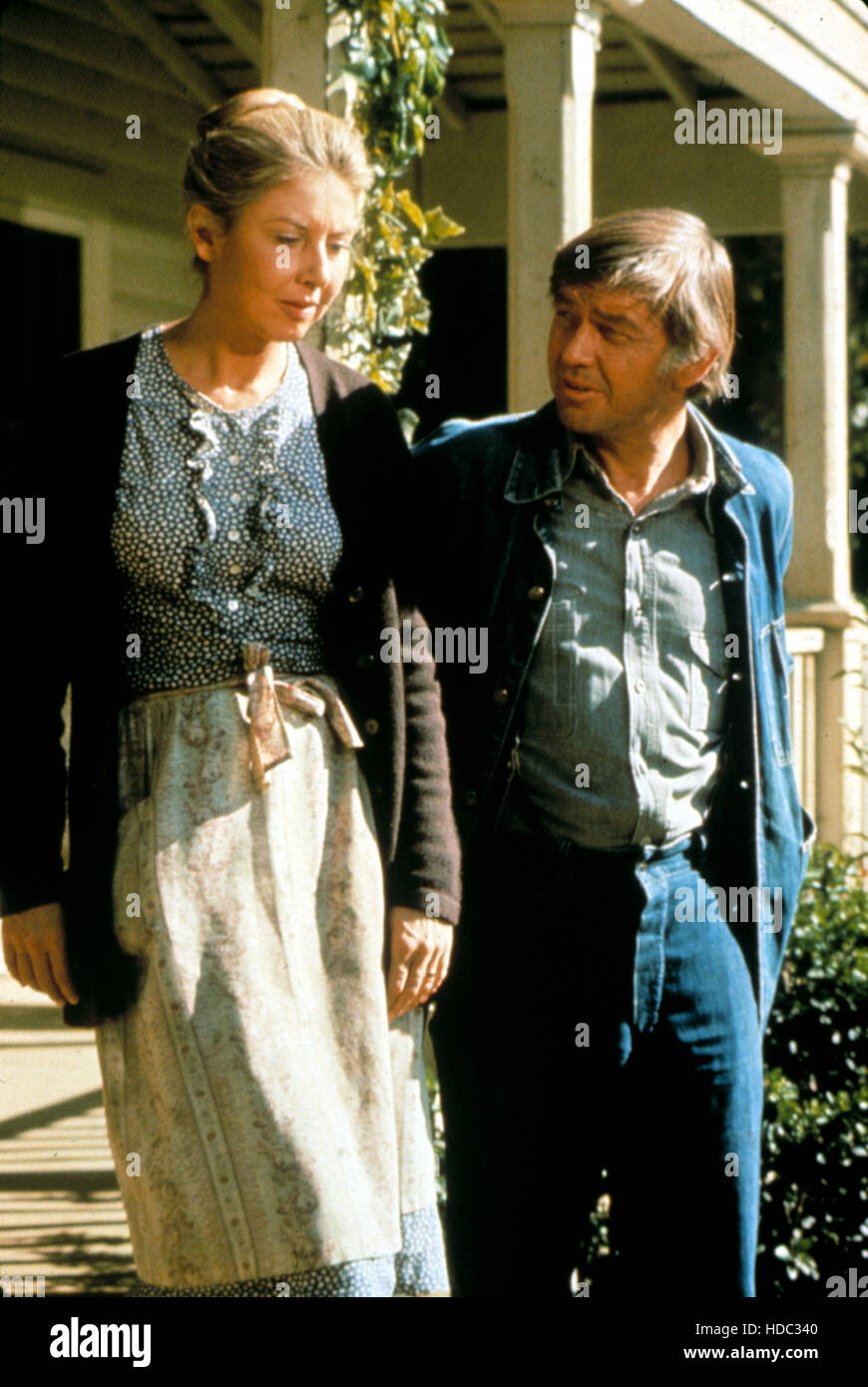 THE WALTONS, Michael Learned, Ralph Waite, 1972-81 Stock Photo - Alamy THE WALTONS, Michael Learned, Ralph Waite, 1972-81 Stock Photo - Alamy