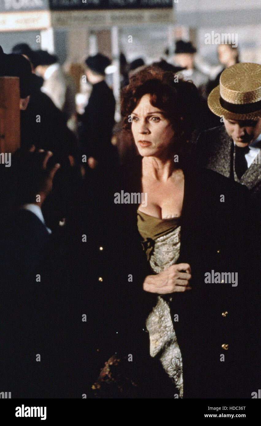 TITANIC, Marilu Henner, 1996. © Konigsberg/Sanitsky Co. / Courtesy ...