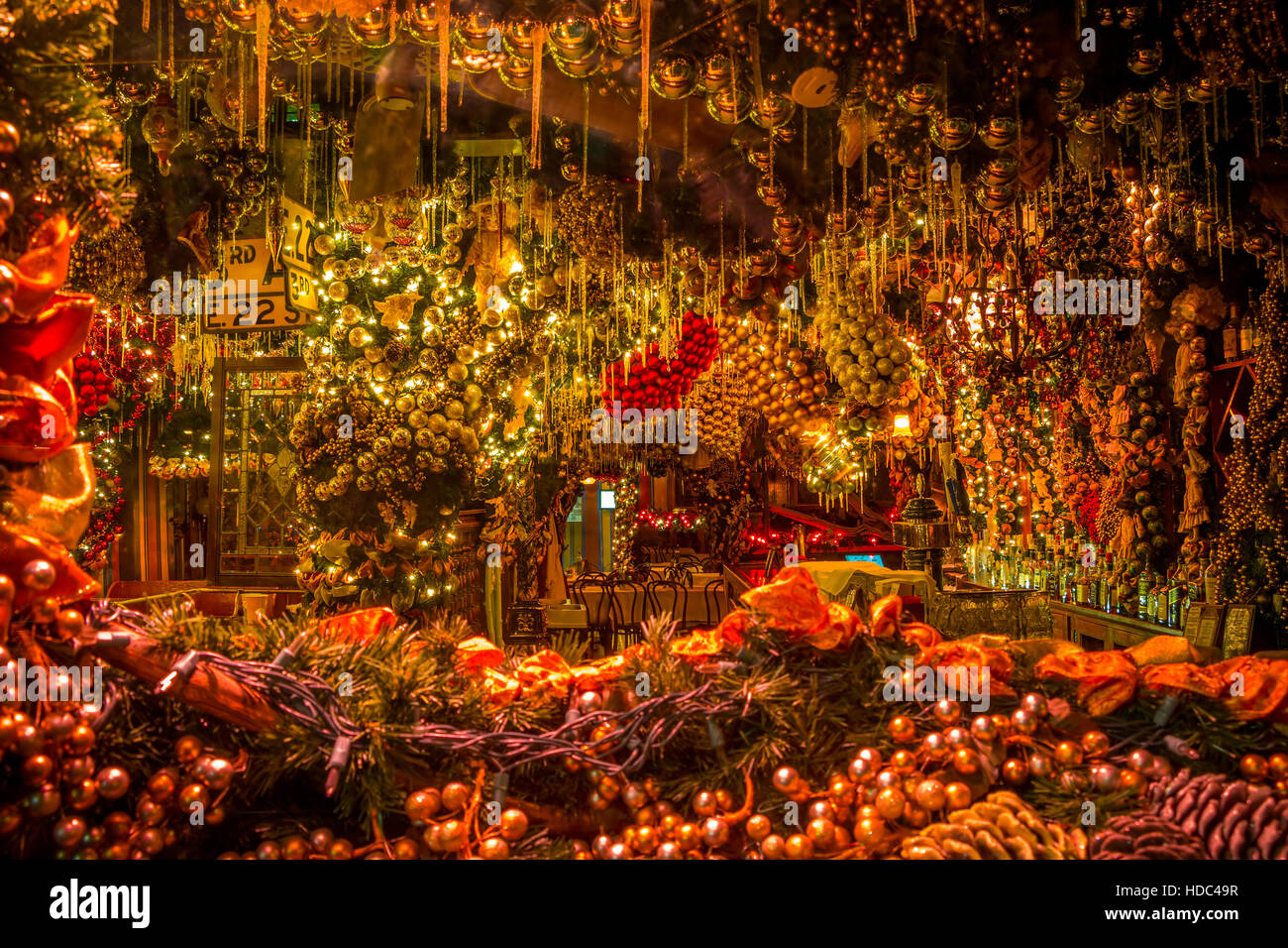 Christmas cafe shop window hi-res stock photography and images - Alamy