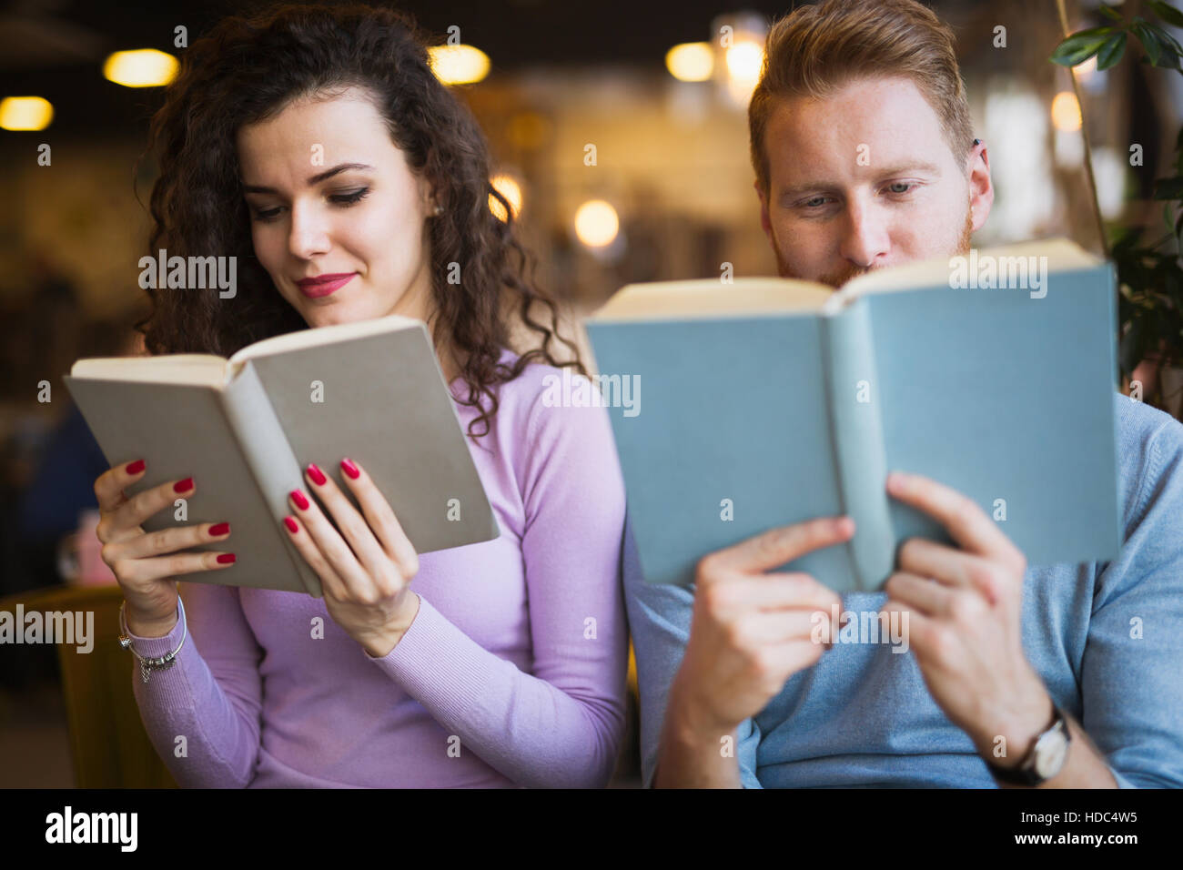 University students reading books hi-res stock photography and images ...