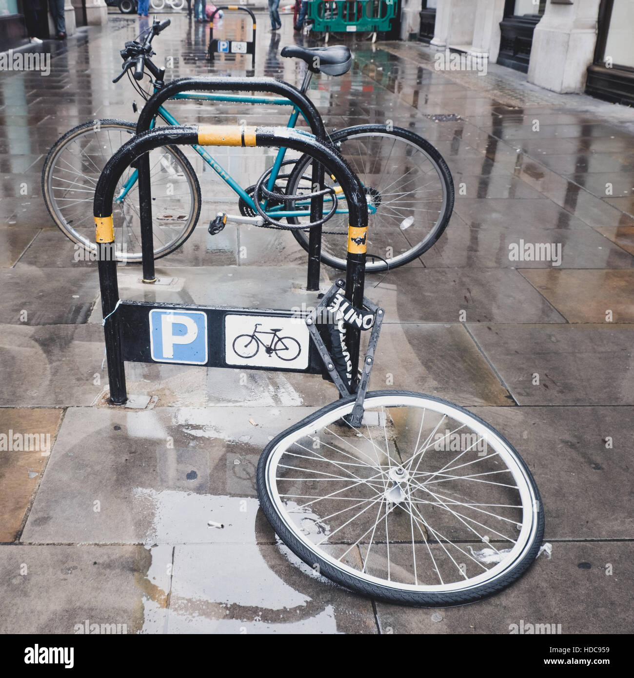 Chain rack hi-res stock photography and images - Alamy