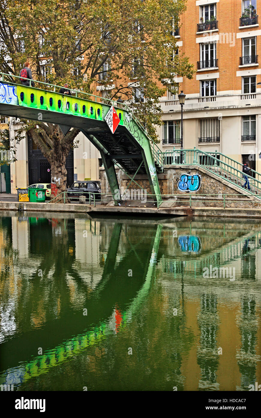 Canal st saint martin hi-res stock photography and images - Alamy