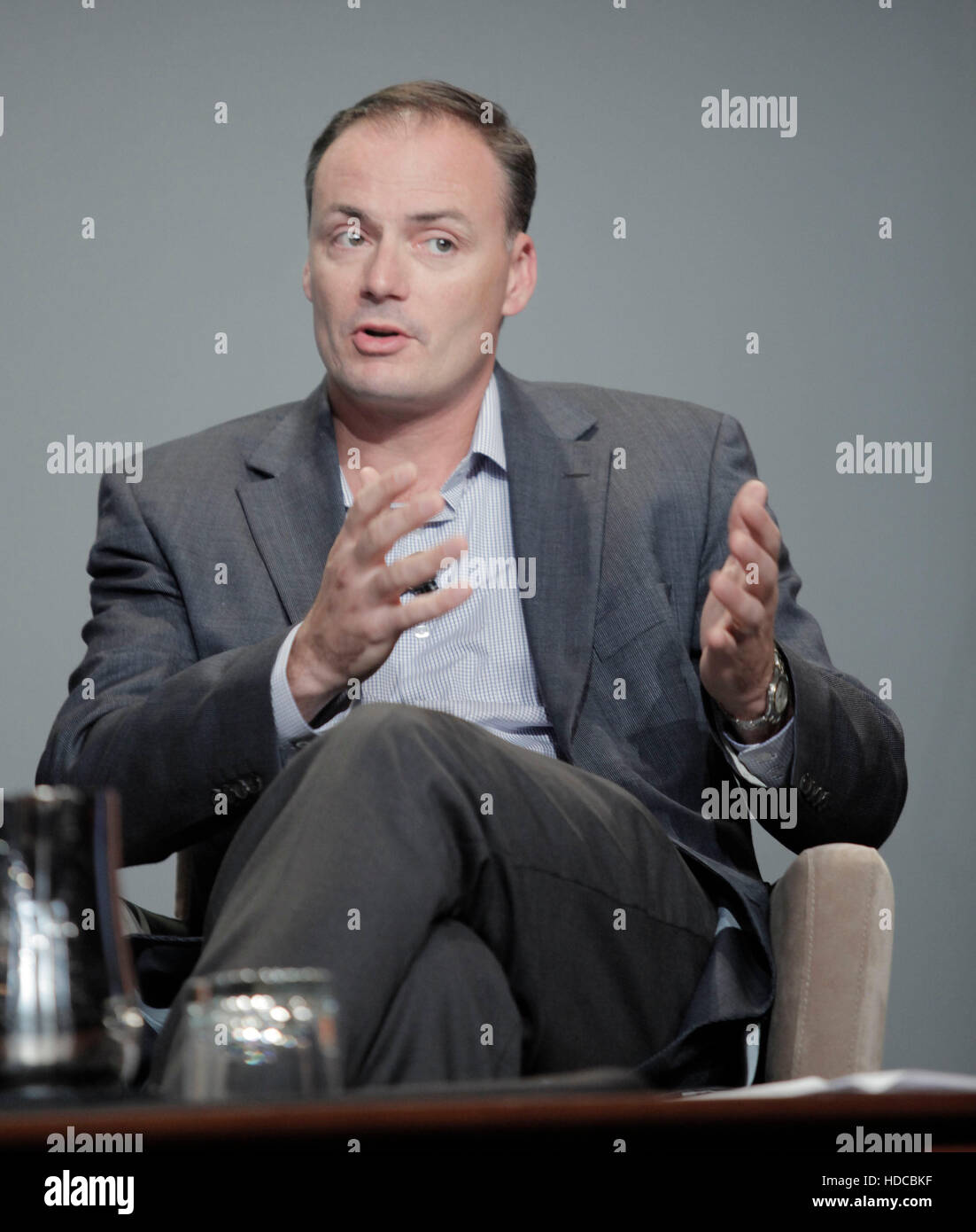 Charles ruck partner latham watkins hi-res stock photography and images ...