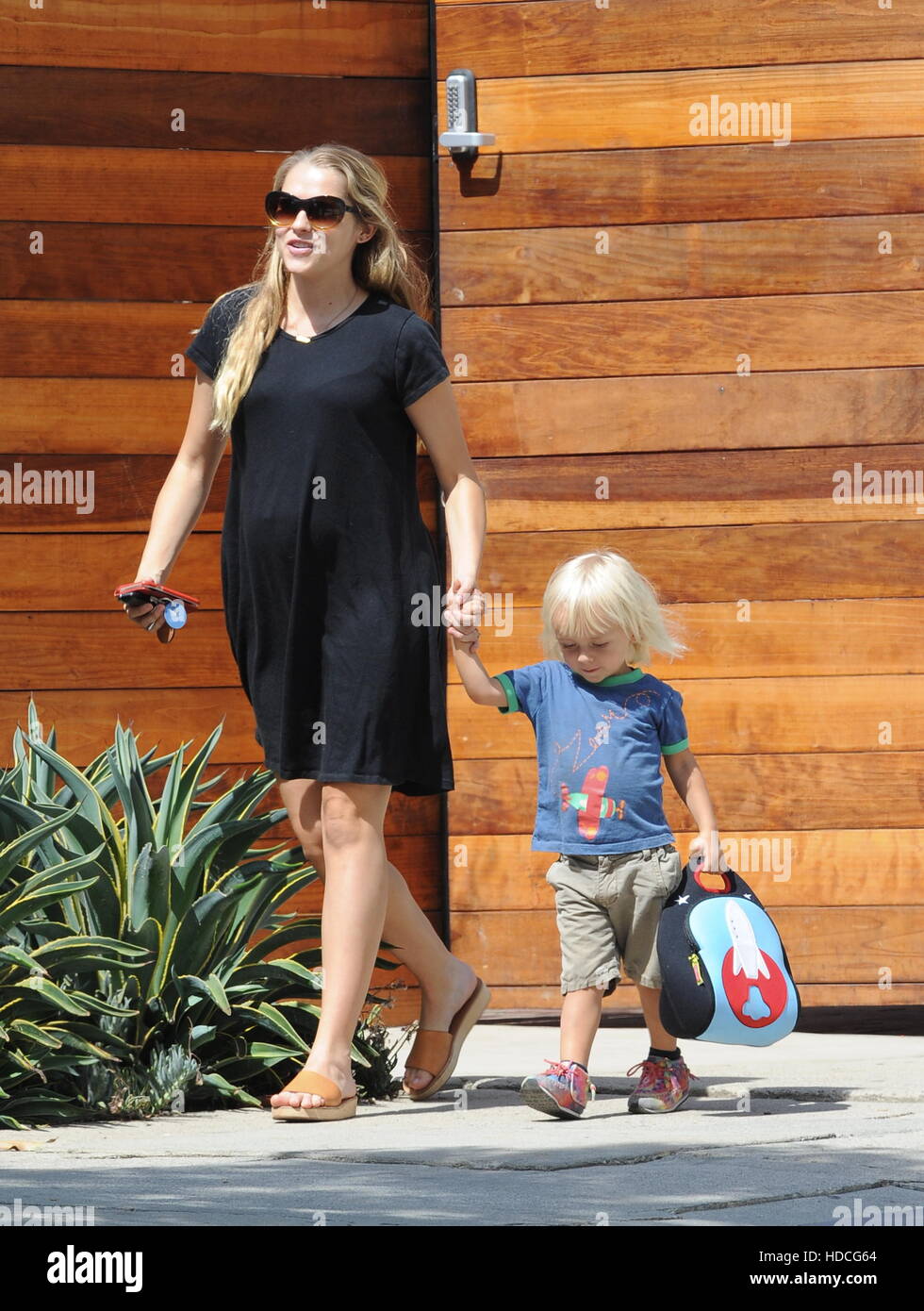 A pregnant Teresa Palmer picks up her son Bodhi from school Featuring ...