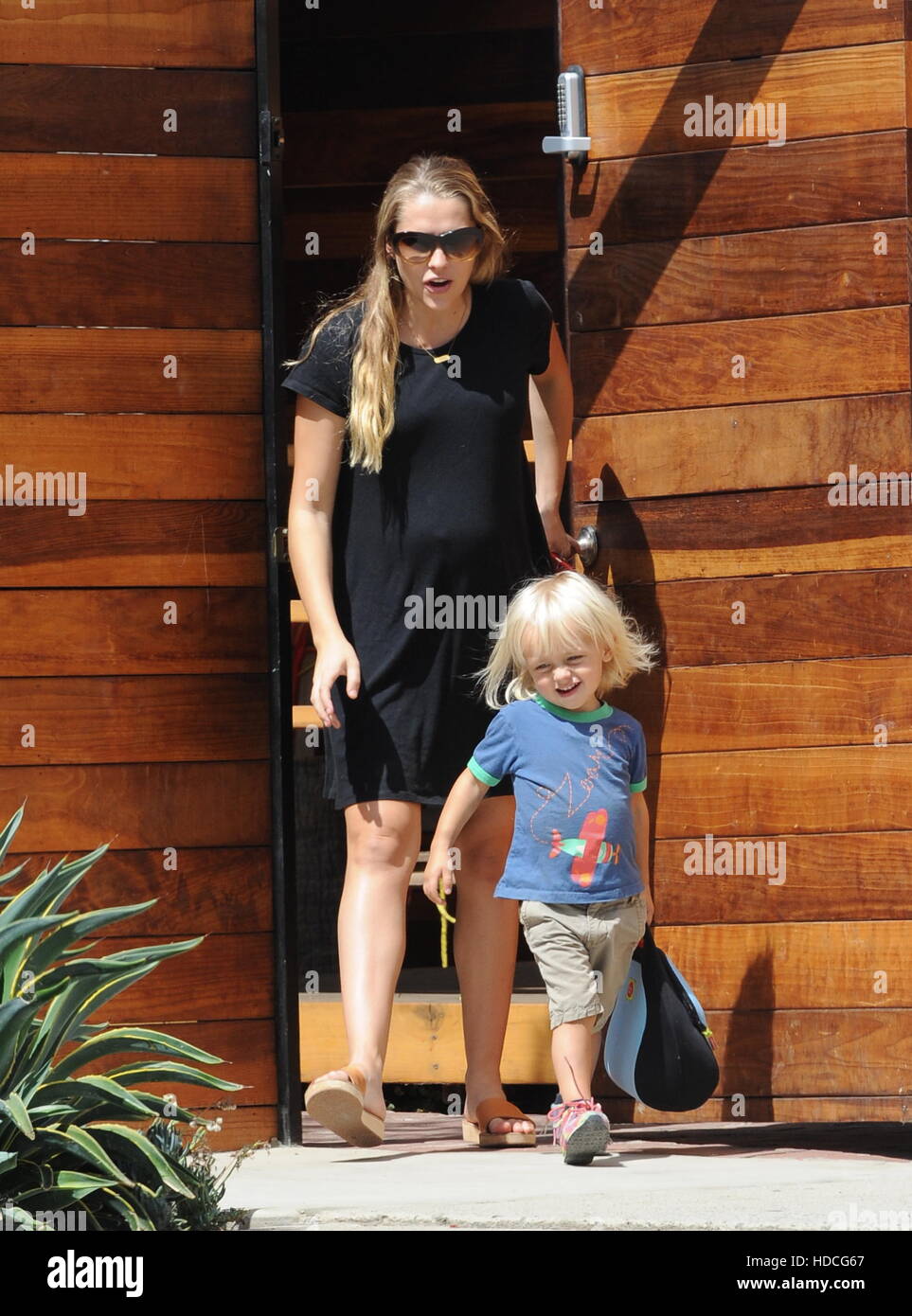 A pregnant Teresa Palmer picks up her son Bodhi from school Featuring ...
