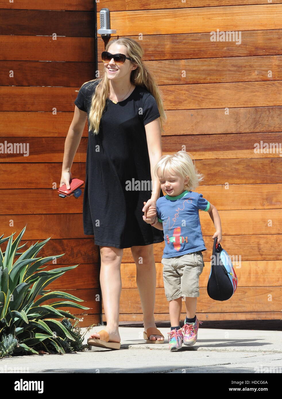 A pregnant Teresa Palmer picks up her son Bodhi from school Featuring ...