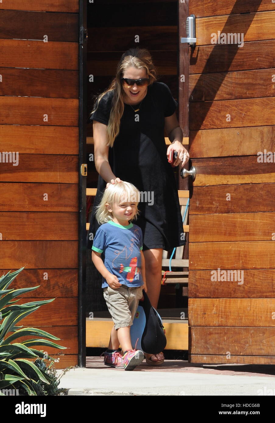 A pregnant Teresa Palmer picks up her son Bodhi from school Featuring ...