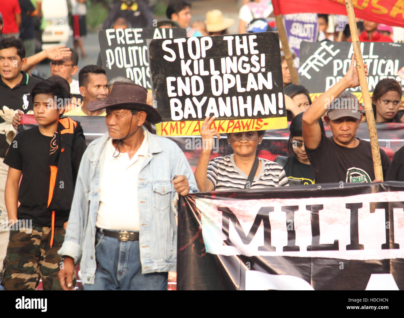 Manila, Philippines. 10th Dec, 2016. Filipino protesters hold a ...