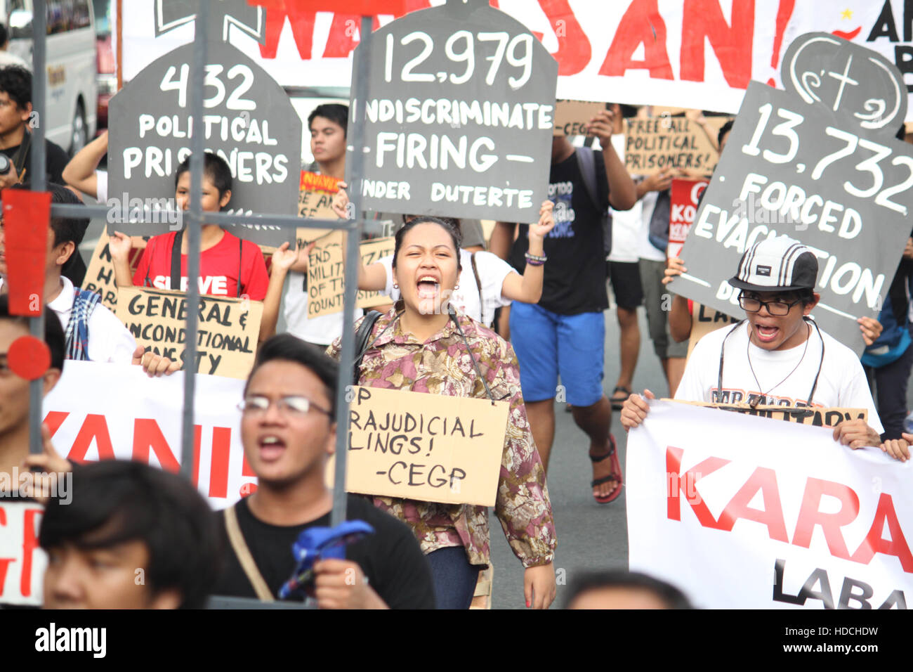 Manila, Philippines. 10th Dec, 2016. Filipino protesters hold a ...