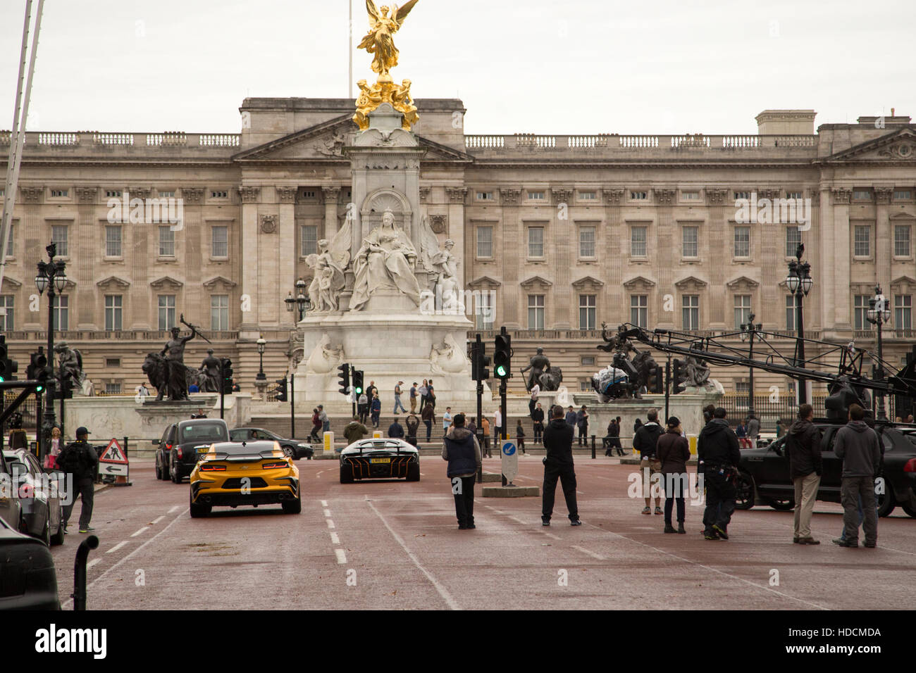 Filming scenes of 'Transformers: The Last Knight' outside of Buckingham ...