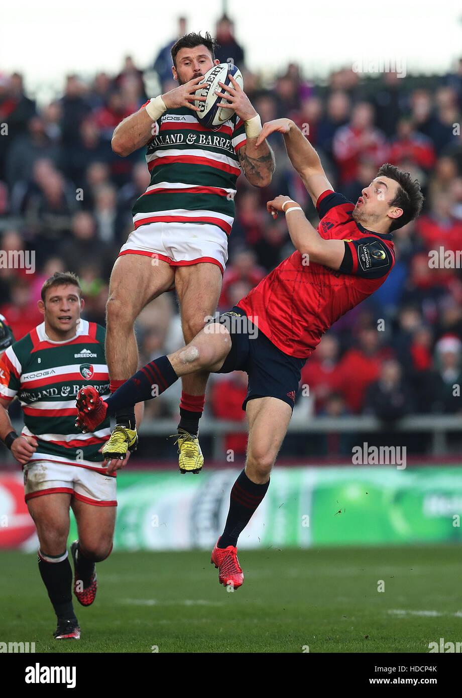 LeicesterÂ’s Adam Thompstone (left) and MunsterÂ’s Darren Sweetnam ...