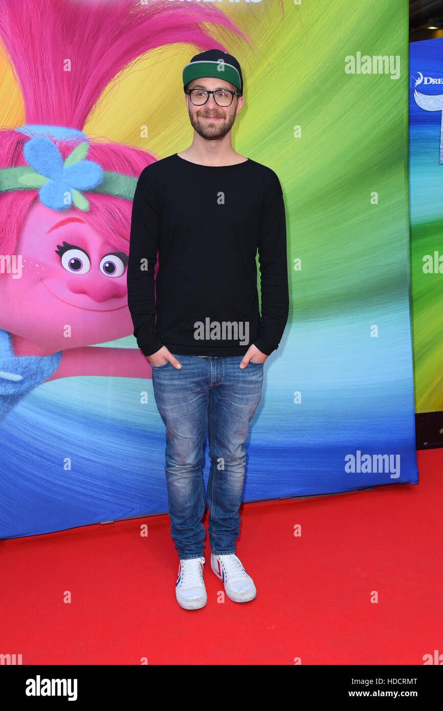 The synchronously speaker promoting the german version of the movie ...